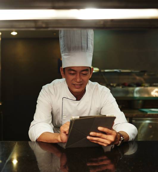 32 Restaurant Server Interview Questions (with Example Answers and What to Look For)